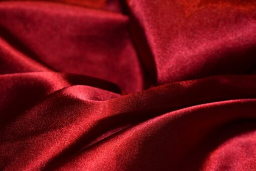 Rosso scarlatto: la tinta energica e passionale per le pareti