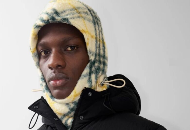 Il balaclava Burberry è l'accessorio unisex più chic e particolare del 2025